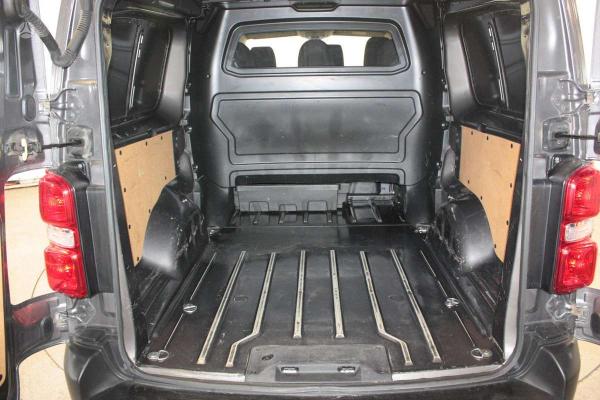 Pelēks Toyota Proace 2024 Kauņa, ar dzinēja tilpumu 2.00 L un nobraukumu 72 tūkst. km par 28500 €, foto 10 vietnē AUTOMOTO.COM.LV
