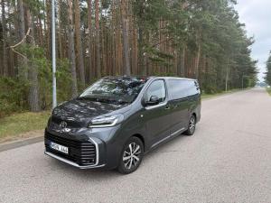 Grey Toyota Proace 2025 in Druskininkai, with an engine capacity of 2.00 L and mileage of 49 thousand km for 38500 €, photo 3 on AUTOMOTO.COM.LV