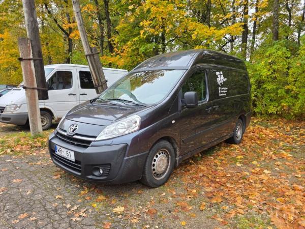 Toyota Proace 2014 in Cesis on AUTOMOTO.COM.LV Grey Toyota Proace 2014 in Cesis, with an engine capacity of 2.00 L and mileage of 237 thousand km for 5500 €, photo 1 on AUTOMOTO.COM.LV