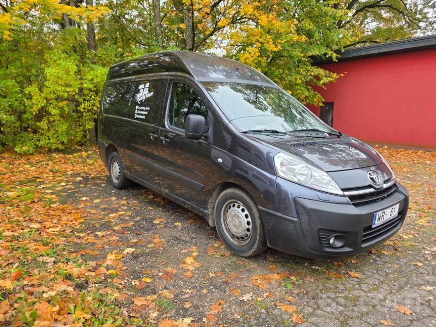 Pelēks Toyota Proace 2014 Cēsis, ar dzinēja tilpumu 2.00 L un nobraukumu 237 tūkst. km par 5500 €, foto 3 vietnē AUTOMOTO.COM.LV