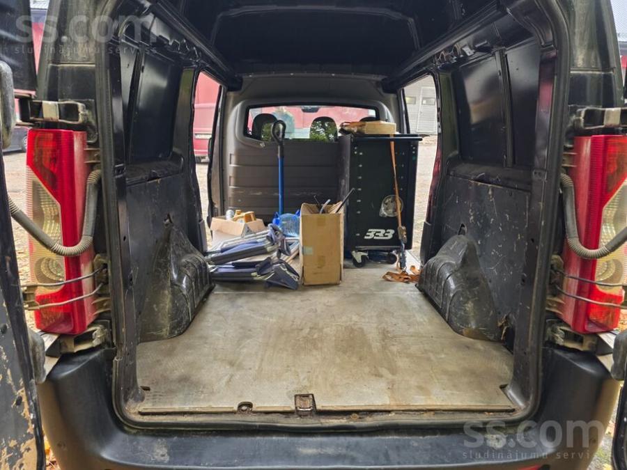 Pelēks Toyota Proace 2014 Cēsis, ar dzinēja tilpumu 2.00 L un nobraukumu 237 tūkst. km par 5500 €, foto 6 vietnē AUTOMOTO.COM.LV