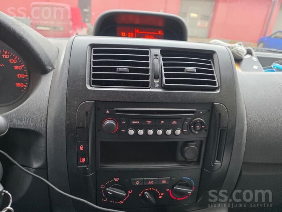 Pelēks Toyota Proace 2014 Cēsis, ar dzinēja tilpumu 2.00 L un nobraukumu 237 tūkst. km par 5500 €, foto 7 vietnē AUTOMOTO.COM.LV