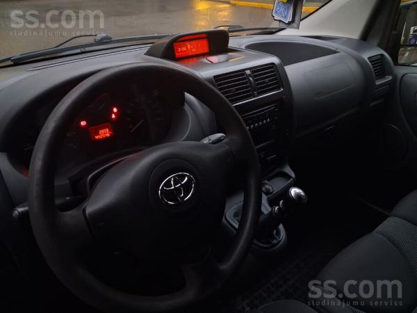 Pelēks Toyota Proace 2015 Rīga, ar dzinēja tilpumu 2.00 L un nobraukumu 442 tūkst. km par 4950 €, foto 3 vietnē AUTOMOTO.COM.LV