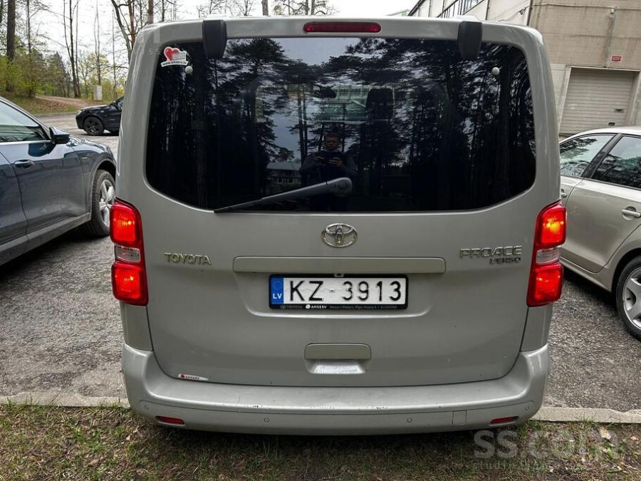 Grey Toyota Proace 2017 in Ogre, with an engine capacity of 1.60 L and mileage of 173 thousand km for 15000 €, photo 3 on AUTOMOTO.COM.LV