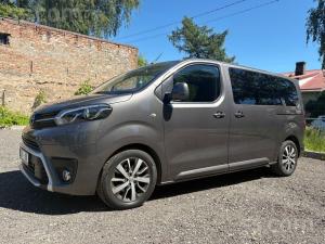 Pelēks Toyota Proace 2018 Rīga, ar dzinēja tilpumu 2.00 L un nobraukumu 0 tūkst. km par 17900 €, foto  vietnē AUTOMOTO.COM.LV