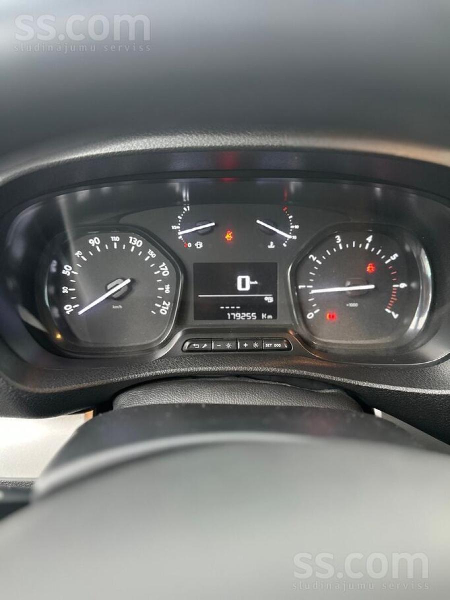 Grey Toyota Proace 2018 in Riga, with an engine capacity of 1.60 L and mileage of 179 thousand km for 15500 €, photo 16 on AUTOMOTO.COM.LV