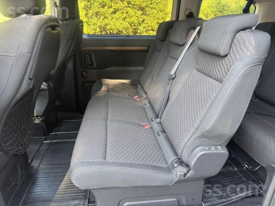 Grey Toyota Proace 2018 in Riga, with an engine capacity of 1.50 L and mileage of 190 thousand km for 13970 €, photo 14 on AUTOMOTO.COM.LV