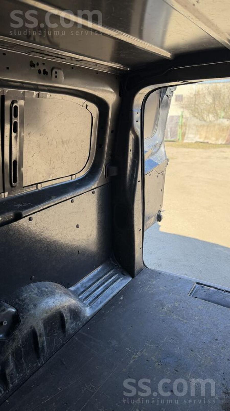 Pelēks Toyota Proace 2020 Daugavpils, ar dzinēja tilpumu 2.00 L un nobraukumu 205 tūkst. km par 10350 €, foto 13 vietnē AUTOMOTO.COM.LV
