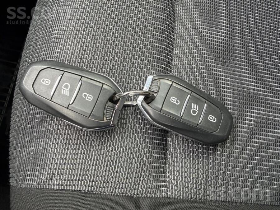 Grey Toyota Proace 2020 in Riga, with an engine capacity of 1.50 L and mileage of 149 thousand km for 14570 €, photo 33 on AUTOMOTO.COM.LV