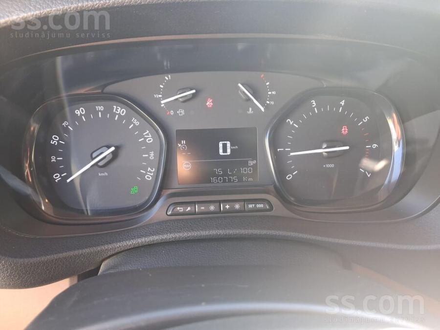 Grey Toyota Proace 2020 in Tukums, with an engine capacity of 2.00 L and mileage of 161 thousand km for 17900 €, photo 4 on AUTOMOTO.COM.LV