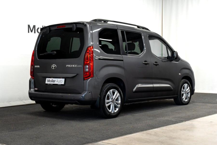 Grey Toyota Proace 2022 in Tallinn, with an engine capacity of 1.20 L and mileage of 51 thousand km for 17900 €, photo 4 on AUTOMOTO.COM.LV