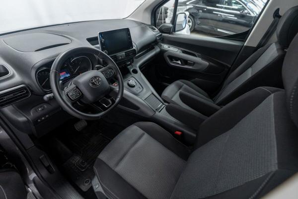 Grey Toyota Proace 2022 in Tallinn, with an engine capacity of 1.20 L and mileage of 51 thousand km for 17900 €, photo 8 on AUTOMOTO.COM.LV
