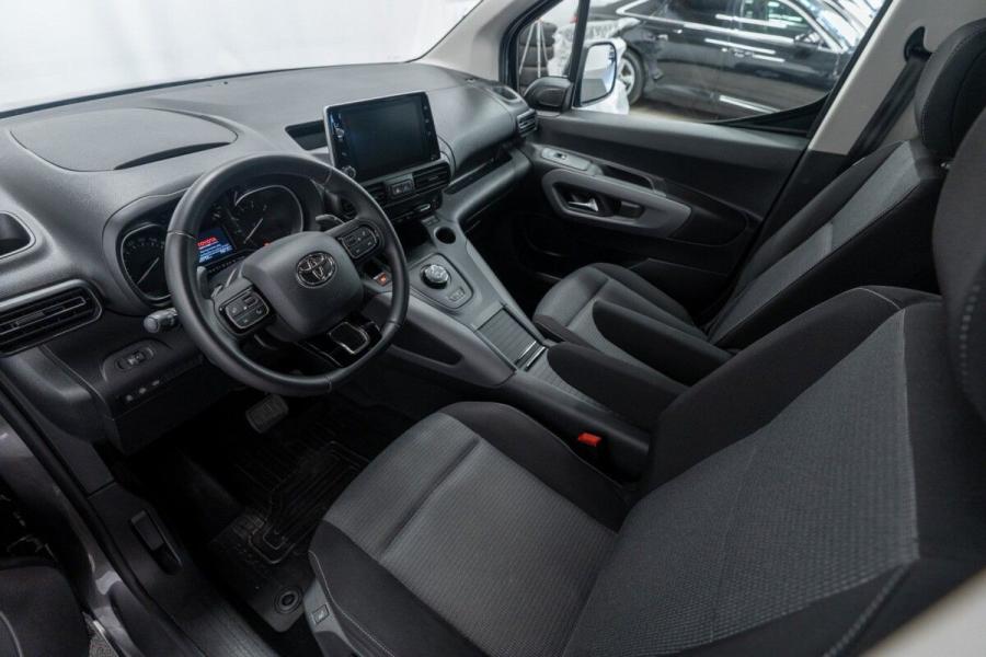 Grey Toyota Proace 2022 in Tallinn, with an engine capacity of 1.20 L and mileage of 51 thousand km for 17900 €, photo 9 on AUTOMOTO.COM.LV