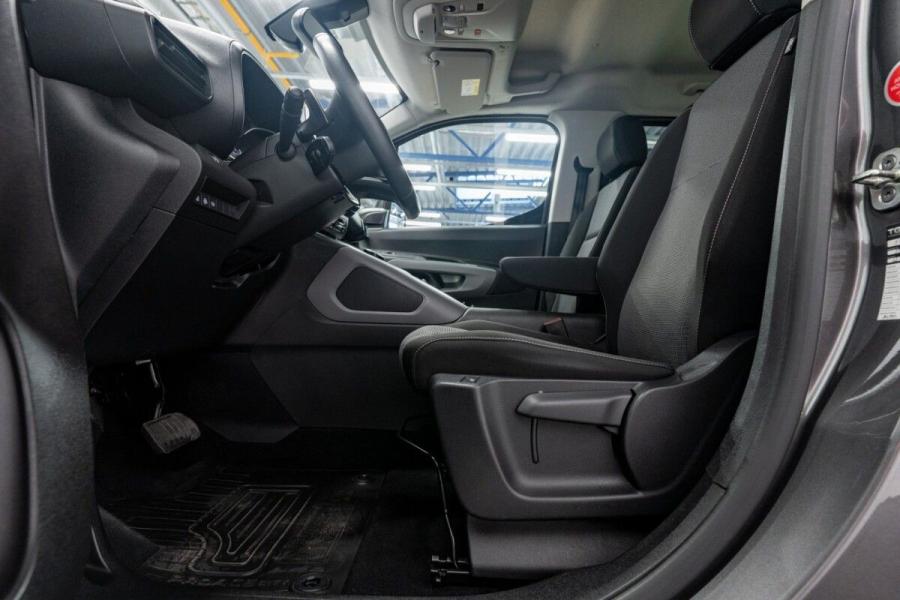 Grey Toyota Proace 2022 in Tallinn, with an engine capacity of 1.20 L and mileage of 51 thousand km for 17900 €, photo 13 on AUTOMOTO.COM.LV