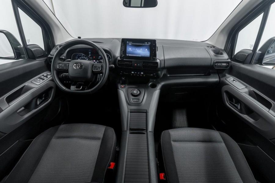 Grey Toyota Proace 2022 in Tallinn, with an engine capacity of 1.20 L and mileage of 51 thousand km for 17900 €, photo 17 on AUTOMOTO.COM.LV
