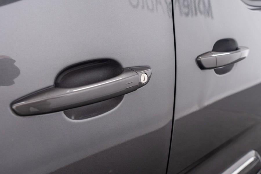 Grey Toyota Proace 2022 in Tallinn, with an engine capacity of 1.20 L and mileage of 51 thousand km for 17900 €, photo 19 on AUTOMOTO.COM.LV
