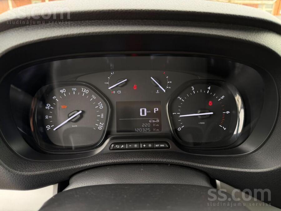 Grey Toyota Proace 2023 in Jekabpils, with an engine capacity of 2.00 L and mileage of 120 thousand km for 23900 €, photo 14 on AUTOMOTO.COM.LV