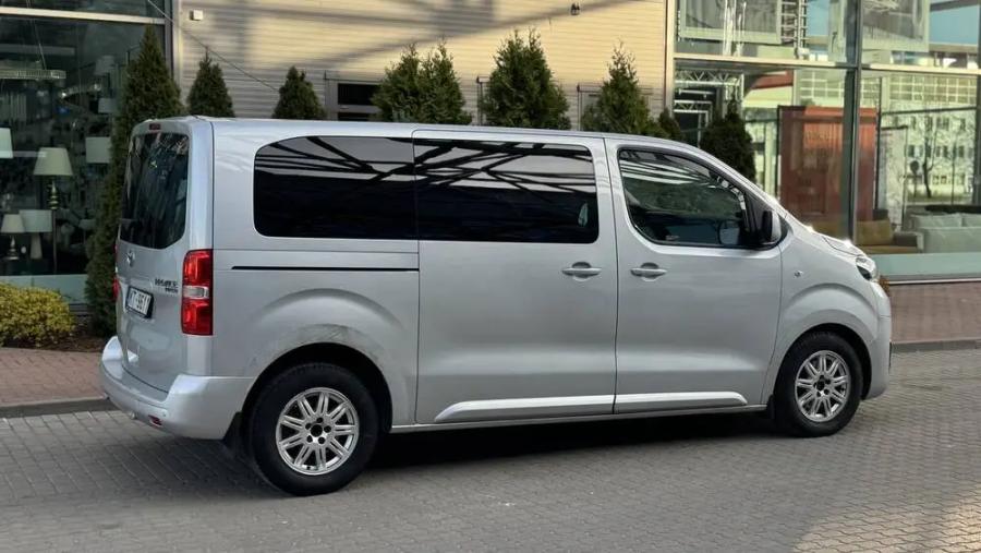 Grey Toyota Proace 2017 in Riga, with an engine capacity of 2.00 L and mileage of 204 thousand km for 18200 €, photo 3 on AUTOMOTO.COM.LV