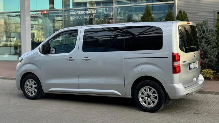 Grey Toyota Proace 2017 in Riga, with an engine capacity of 2.00 L and mileage of 204 thousand km for 18200 €, photo 5 on AUTOMOTO.COM.LV