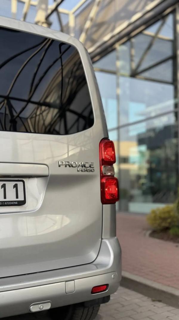 Grey Toyota Proace 2017 in Riga, with an engine capacity of 2.00 L and mileage of 204 thousand km for 18200 €, photo 8 on AUTOMOTO.COM.LV