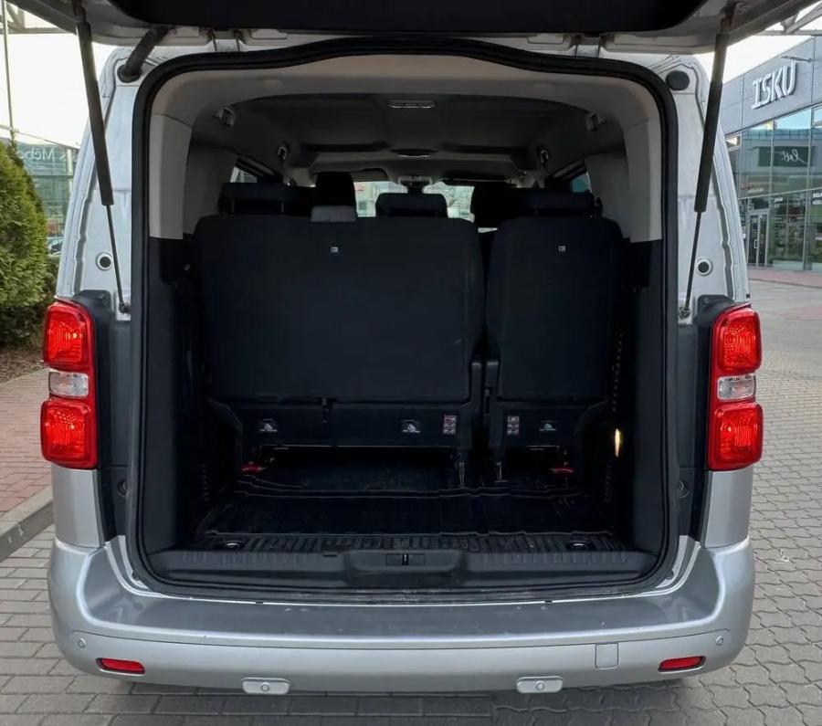 Grey Toyota Proace 2017 in Riga, with an engine capacity of 2.00 L and mileage of 204 thousand km for 18200 €, photo 10 on AUTOMOTO.COM.LV