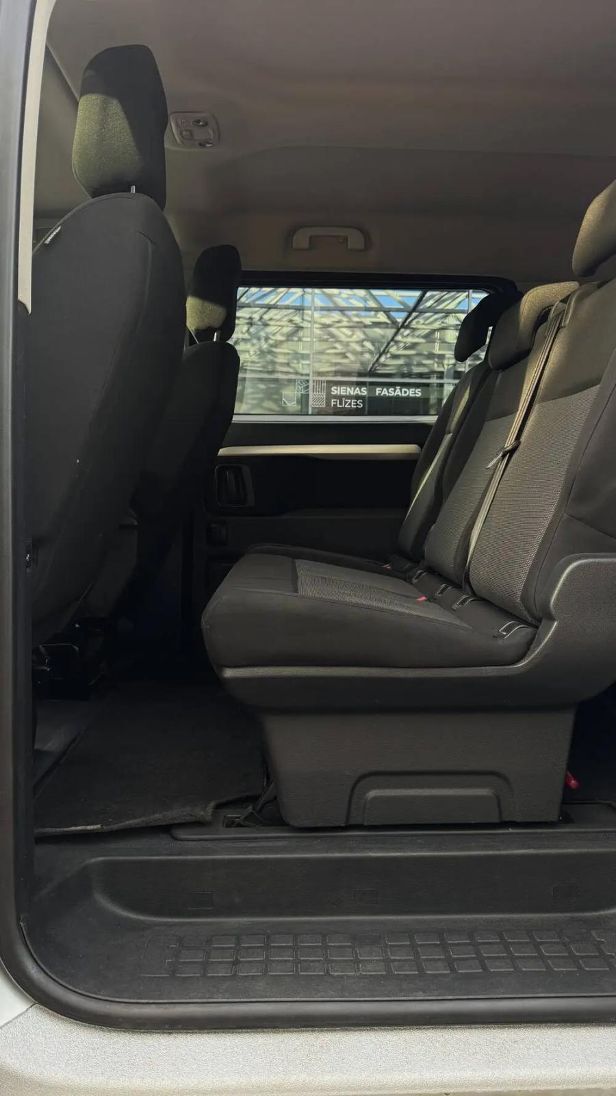 Grey Toyota Proace 2017 in Riga, with an engine capacity of 2.00 L and mileage of 204 thousand km for 18200 €, photo 12 on AUTOMOTO.COM.LV