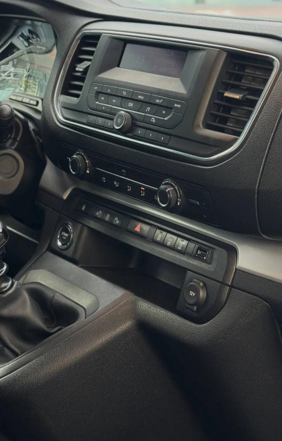Grey Toyota Proace 2017 in Riga, with an engine capacity of 2.00 L and mileage of 204 thousand km for 18200 €, photo 21 on AUTOMOTO.COM.LV