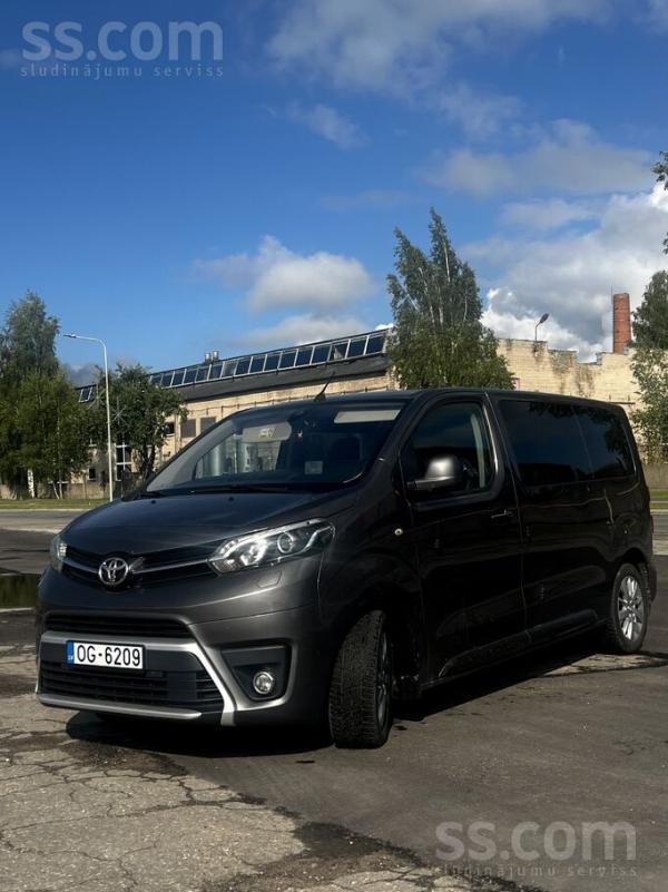 Grey Toyota Proace 2017 in Cesis, with an engine capacity of 2.00 L and mileage of 325 thousand km for 17500 €, photo 2 on AUTOMOTO.COM.LV