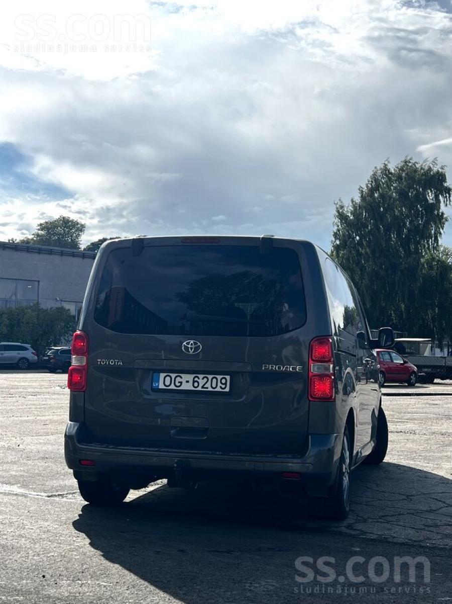 Grey Toyota Proace 2017 in Cesis, with an engine capacity of 2.00 L and mileage of 325 thousand km for 17500 €, photo 4 on AUTOMOTO.COM.LV