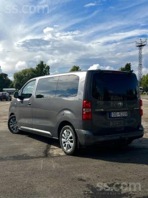 Grey Toyota Proace 2017 in Cesis, with an engine capacity of 2.00 L and mileage of 325 thousand km for 17500 €, photo 5 on AUTOMOTO.COM.LV