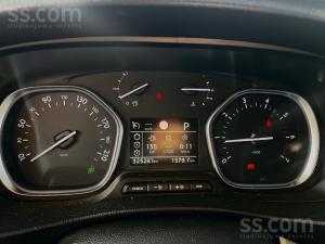 Grey Toyota Proace 2017 in Cesis, with an engine capacity of 2.00 L and mileage of 325 thousand km for 17500 €, photo 9 on AUTOMOTO.COM.LV