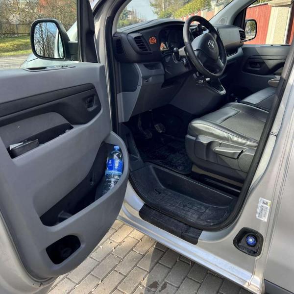 Grey Toyota Proace 2018 in Kaunas, with an engine capacity of 2.00 L and mileage of 110 thousand km for 10200 €, photo 7 on AUTOMOTO.COM.LV