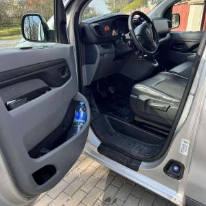 Grey Toyota Proace 2018 in Kaunas, with an engine capacity of 2.00 L and mileage of 110 thousand km for 10200 €, photo 7 on AUTOMOTO.COM.LV