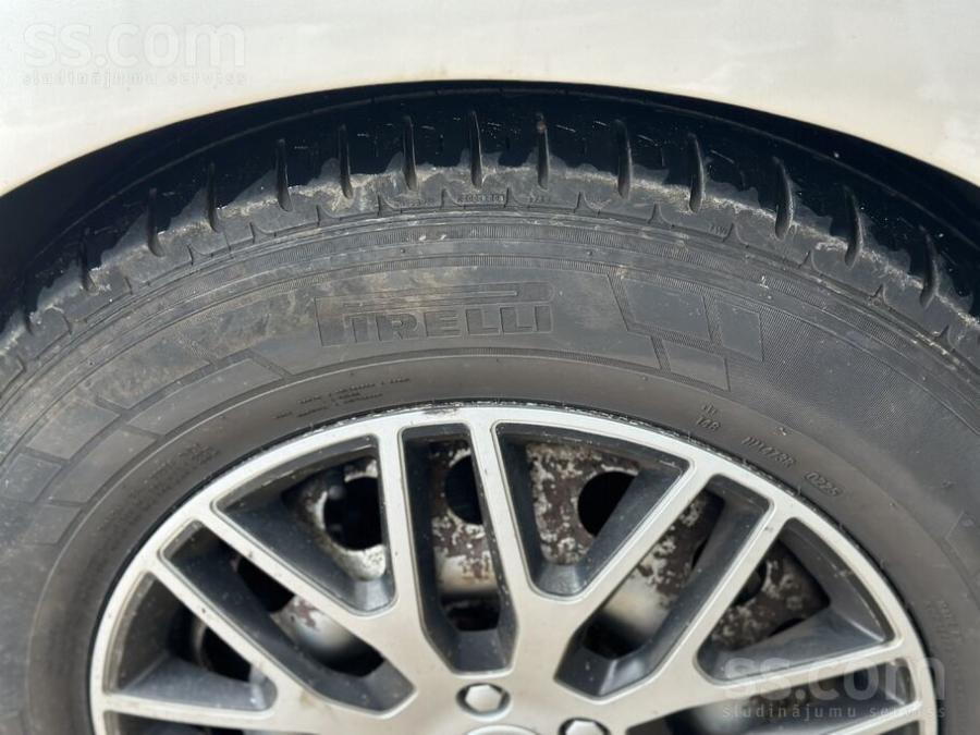 Grey Toyota Proace 2018 in Riga, with an engine capacity of 2.00 L and mileage of 180 thousand km for 14500 €, photo 6 on AUTOMOTO.COM.LV