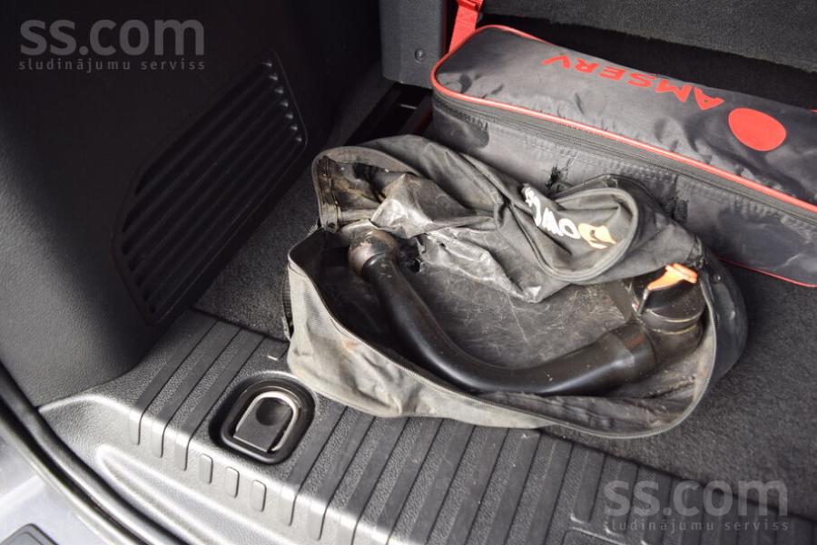 Grey Toyota Proace 2020 in Riga, with an engine capacity of 2.00 L and mileage of 142 thousand km for 23900 €, photo 18 on AUTOMOTO.COM.LV