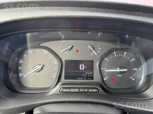 Grey Toyota Proace 2021 in Riga, with an engine capacity of 2.00 L and mileage of 179 thousand km for 18850 €, photo 10 on AUTOMOTO.COM.LV