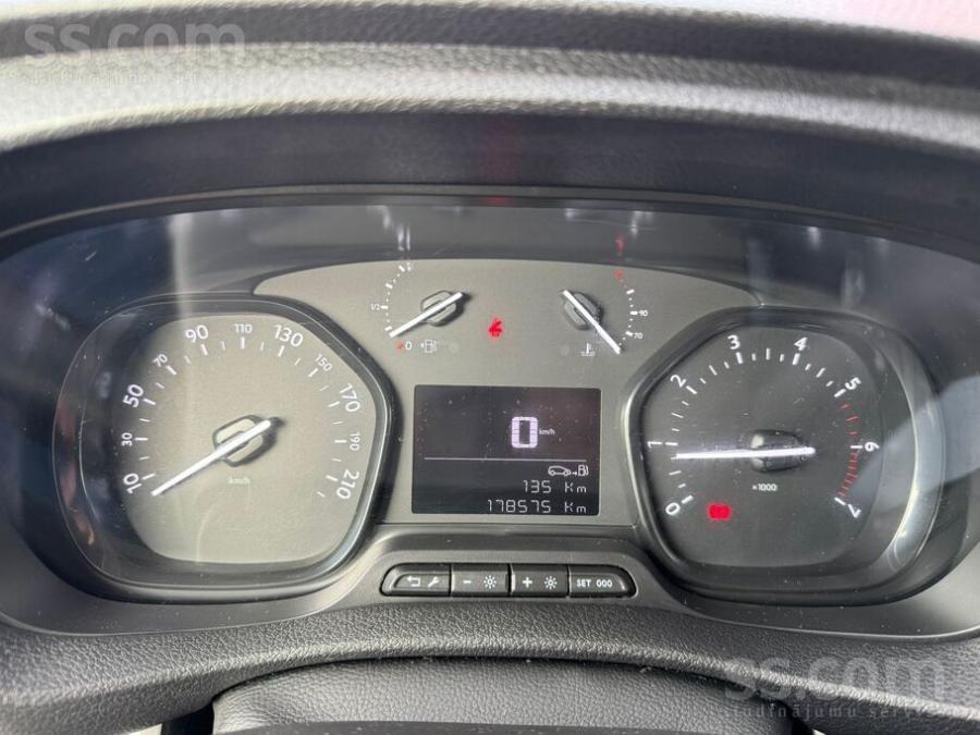 Pelēks Toyota Proace 2021 Rīga, ar dzinēja tilpumu 2.00 L un nobraukumu 179 tūkst. km par 18850 €, foto 11 vietnē AUTOMOTO.COM.LV