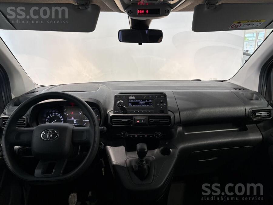 Grey Toyota Proace 2021 in Ventspils, with an engine capacity of 1.20 L and mileage of 75 thousand km for 14290 €, photo 10 on AUTOMOTO.COM.LV