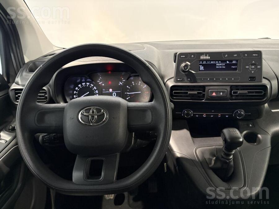 Grey Toyota Proace 2021 in Ventspils, with an engine capacity of 1.20 L and mileage of 75 thousand km for 14290 €, photo 11 on AUTOMOTO.COM.LV