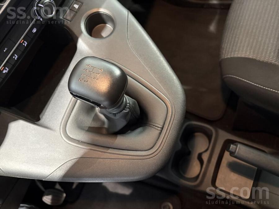Grey Toyota Proace 2021 in Ventspils, with an engine capacity of 1.20 L and mileage of 75 thousand km for 14290 €, photo 15 on AUTOMOTO.COM.LV