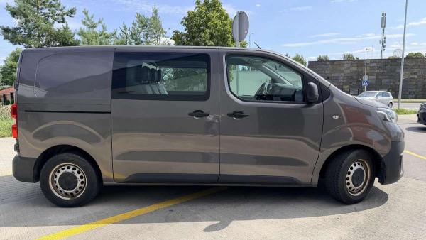 Grey Toyota Proace 2021 in Vilnius, with an engine capacity of 1.50 L and mileage of 100 thousand km for 15490 €, photo 7 on AUTOMOTO.COM.LV