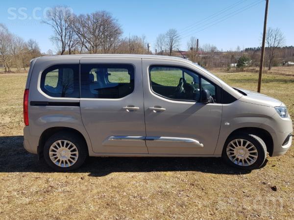 Pelēks Toyota Proace 2022 Rīga, ar dzinēja tilpumu 1.50 L un nobraukumu 149 tūkst. km par 13500 €, foto 3 vietnē AUTOMOTO.COM.LV