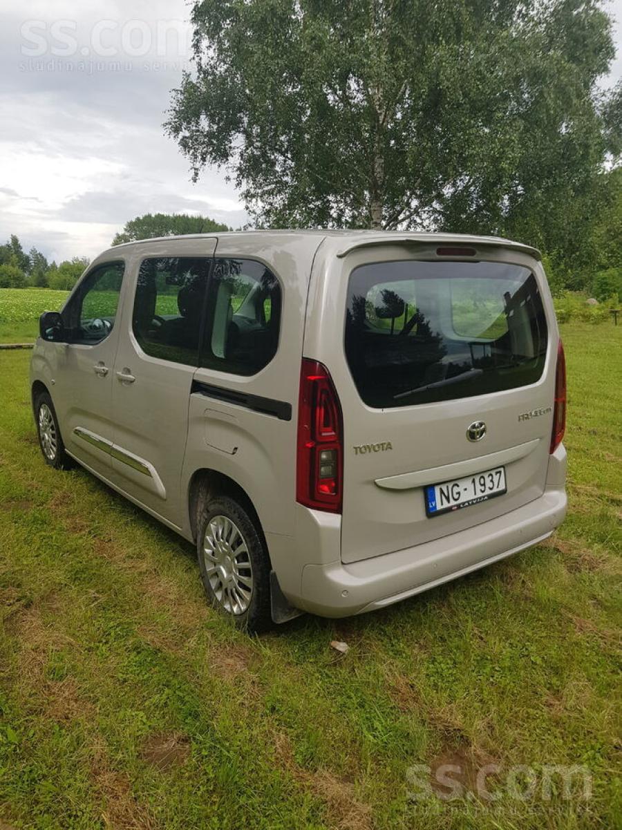 Pelēks Toyota Proace 2022 Rīga, ar dzinēja tilpumu 1.50 L un nobraukumu 160 tūkst. km par 12900 €, foto 4 vietnē AUTOMOTO.COM.LV