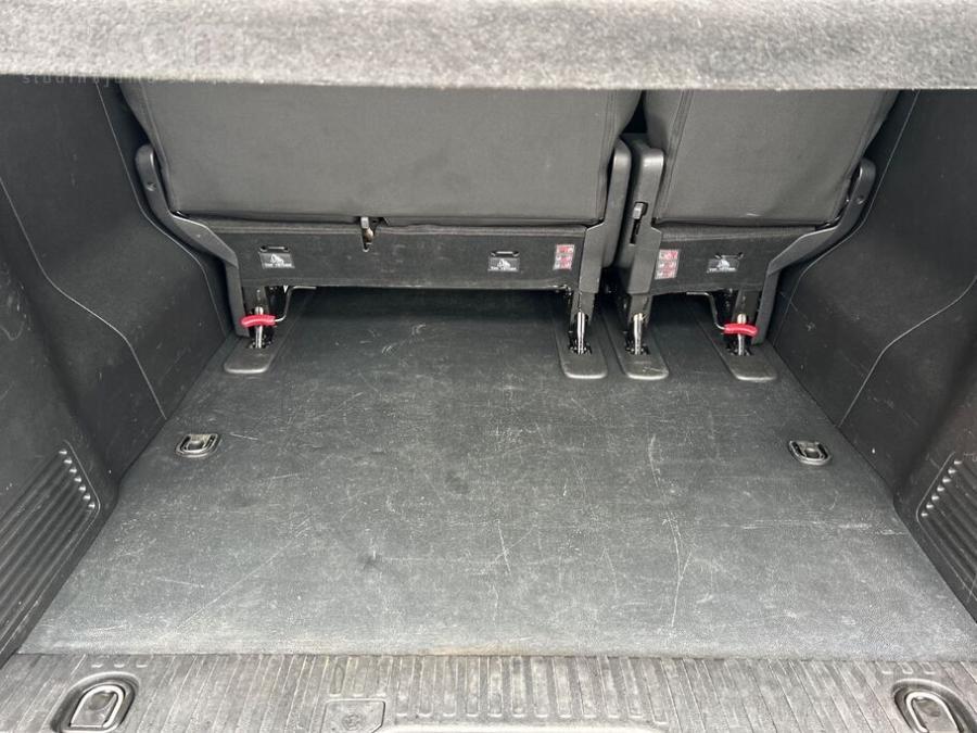 Grey Toyota Proace 2022 in Riga, with an engine capacity of 2.00 L and mileage of 103 thousand km for 29990 €, photo 12 on AUTOMOTO.COM.LV