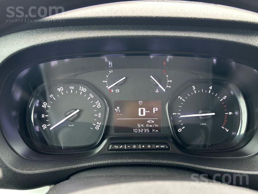 Grey Toyota Proace 2022 in Riga, with an engine capacity of 2.00 L and mileage of 103 thousand km for 29990 €, photo 15 on AUTOMOTO.COM.LV
