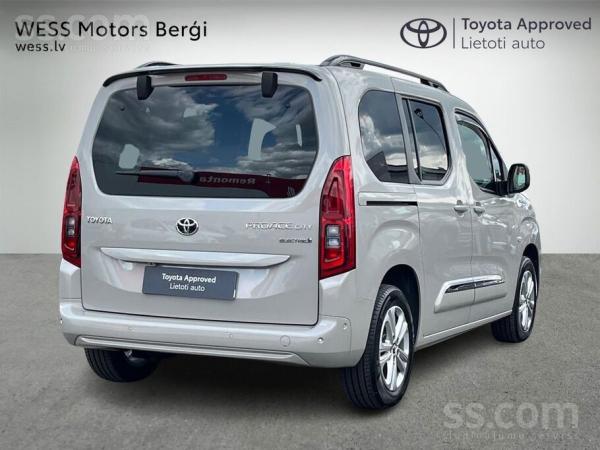 Pelēks Toyota Proace 2022 Rīga, ar dzinēja tilpumu 1.50 L un nobraukumu 15 tūkst. km par 24990 €, foto 2 vietnē AUTOMOTO.COM.LV