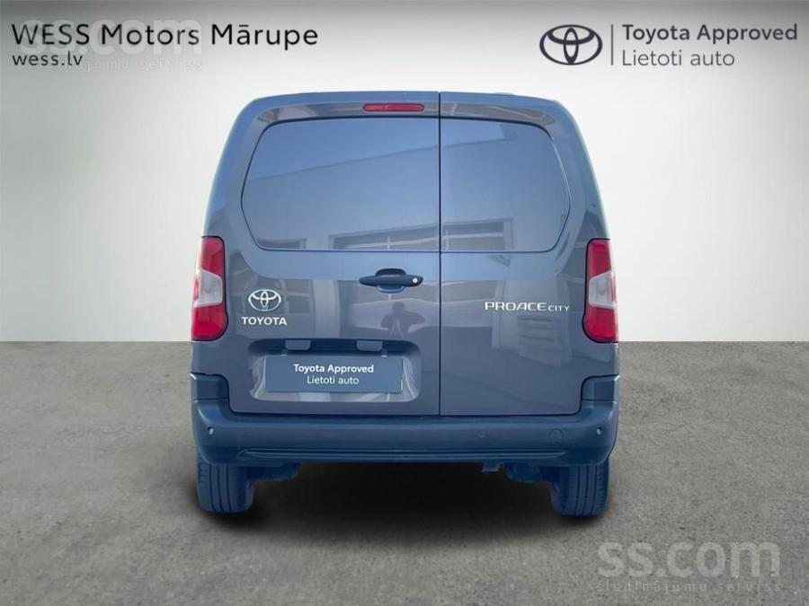 Grey Toyota Proace 2022 in Riga, with an engine capacity of 1.50 L and mileage of 108 thousand km for 14990 €, photo 5 on AUTOMOTO.COM.LV