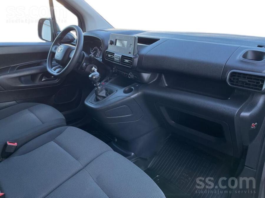 Grey Toyota Proace 2022 in Riga, with an engine capacity of 1.50 L and mileage of 108 thousand km for 14990 €, photo 7 on AUTOMOTO.COM.LV