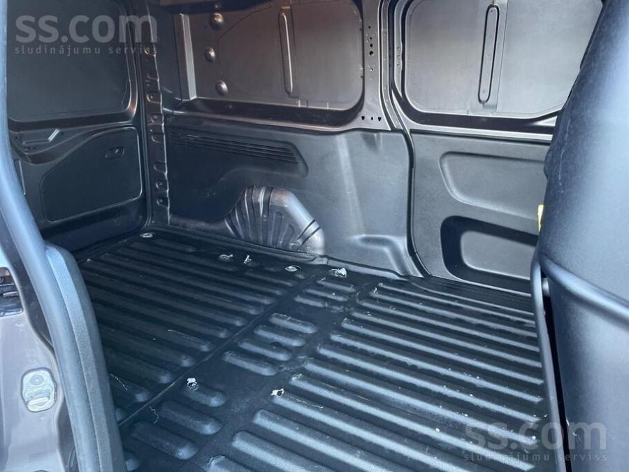 Grey Toyota Proace 2022 in Riga, with an engine capacity of 1.50 L and mileage of 108 thousand km for 14990 €, photo 8 on AUTOMOTO.COM.LV