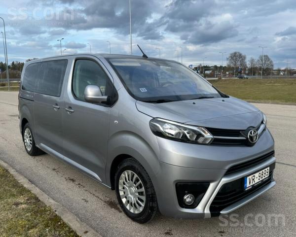 Grey Toyota Proace 2023 in Ogre, with an engine capacity of 2.00 L and mileage of 44 thousand km for 28500 €, photo 2 on AUTOMOTO.COM.LV
